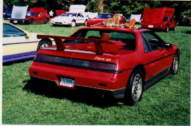Pics Of Notchbacks with raised spoilers?? anyone? - Pennock's Fiero Forum